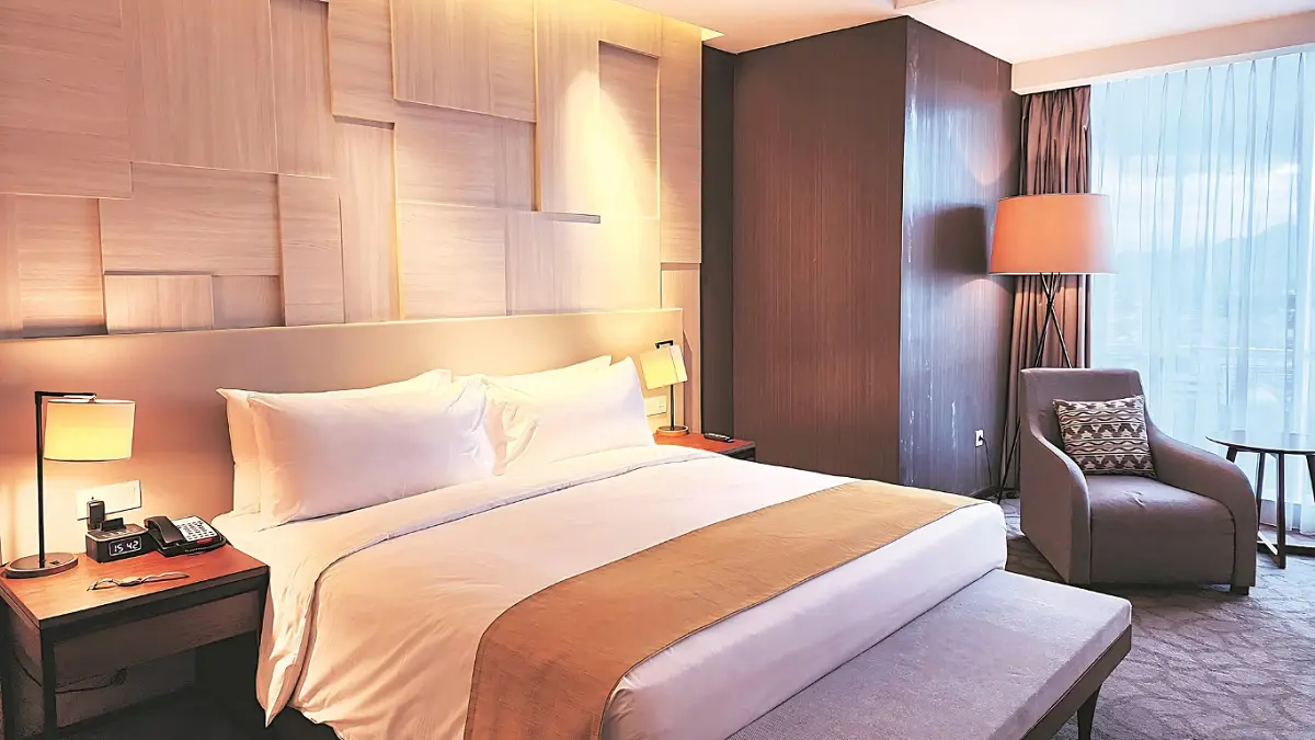 India Hotel Rates to Cross ₹10,000 in 2026 Amid Strong Demand: HV ...